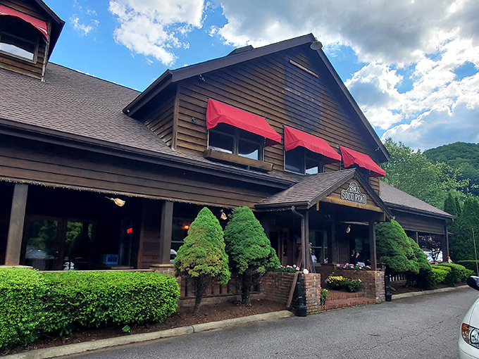 Outdoor seating for those perfect mountain evenings when the weather cooperates and the prime rib calls.