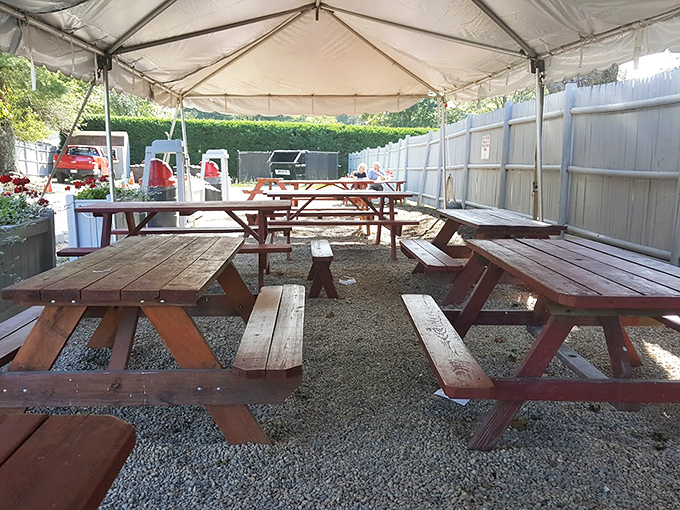 When weather permits, these picnic tables become the hottest seats in Essex County. Ocean breezes and fried seafood&mdash;nature's perfect pairing.