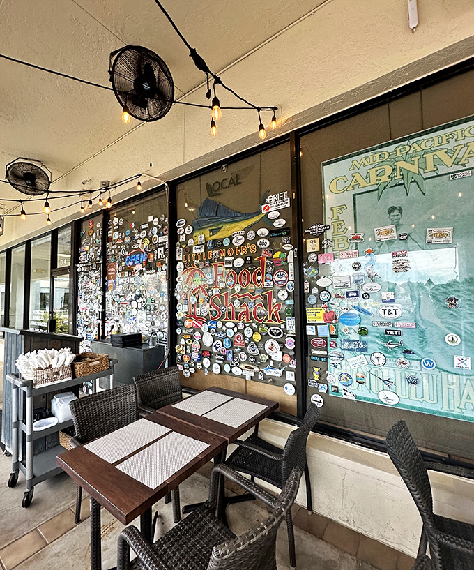 Al fresco dining with a side of people-watching. These outdoor tables offer the perfect perch for enjoying both your meal and the Jupiter scene.