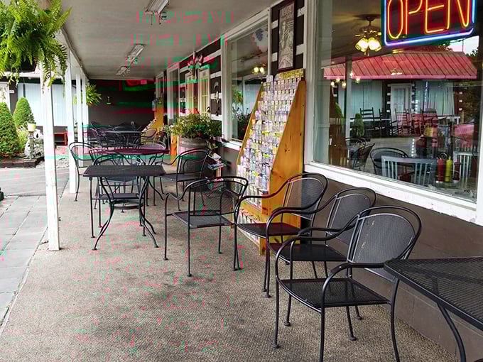 The outdoor seating area&mdash;where fresh mountain air somehow makes everything taste even better. A perfect spot for post-meal contemplation.