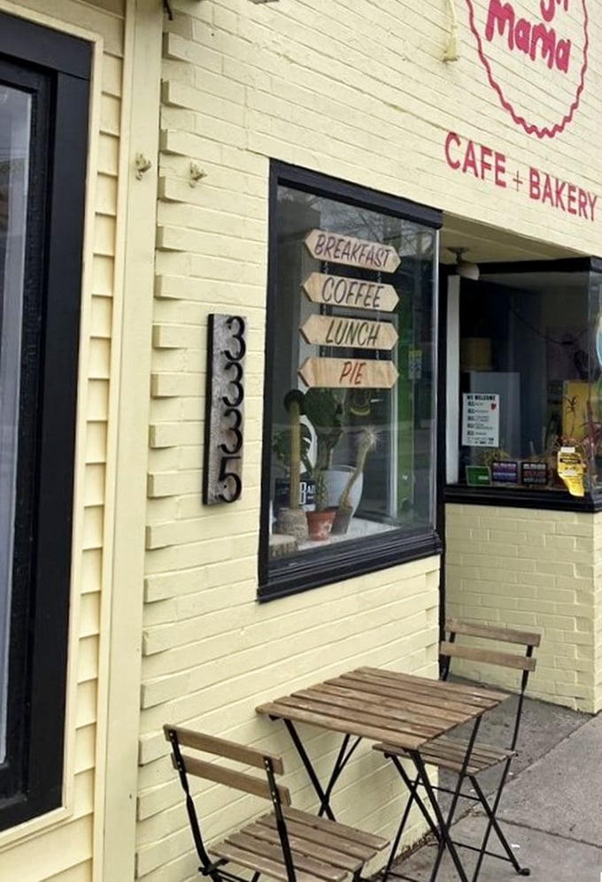 Sidewalk seating for those perfect Ohio days. Where better to enjoy your biscuit than under open skies?