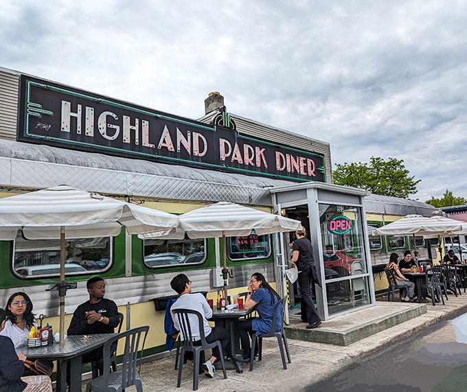 Outdoor seating that combines fresh air with fresh eggs &ndash; urban dining with a side of people-watching.