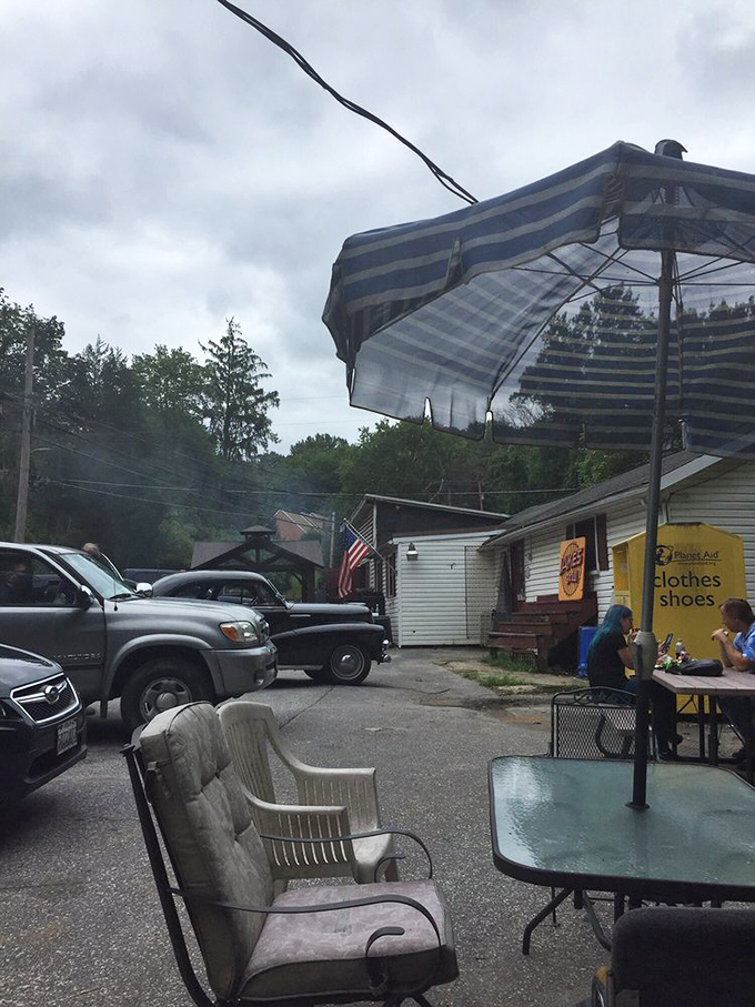 Outdoor seating at Jake's&mdash;where the fresh air somehow makes the BBQ taste even better, and strangers become friends over shared sauce recommendations.