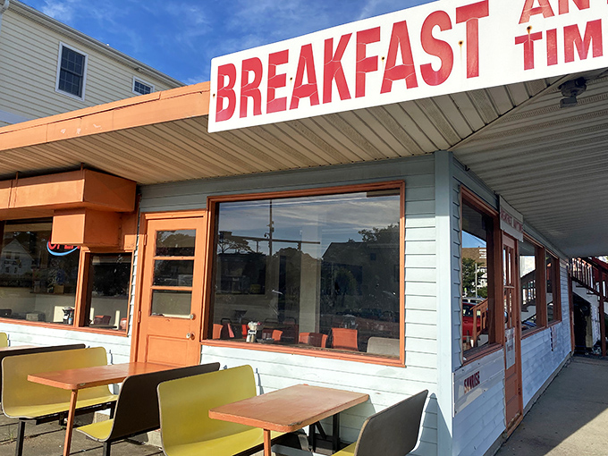 Outdoor seating where the ocean breeze carries hints of bacon and coffee &ndash; nature's most intoxicating perfume combination.