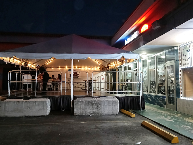 When the indoor tables fill up, the outdoor tent becomes seafood's version of a VIP section. Miami nights and fried delights&mdash;a perfect pairing.