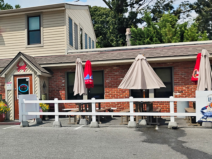 Outdoor seating at Cantler's offers fresh air, sunshine, and the perfect backdrop for your "Yes, I'm eating well on vacation" social media updates.