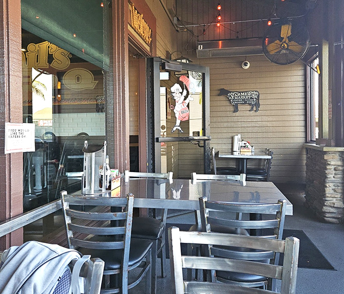 Al fresco dining for those who can't wait to dig in. These outdoor tables have witnessed first dates, family celebrations, and the occasional sauce-on-shirt casualty.