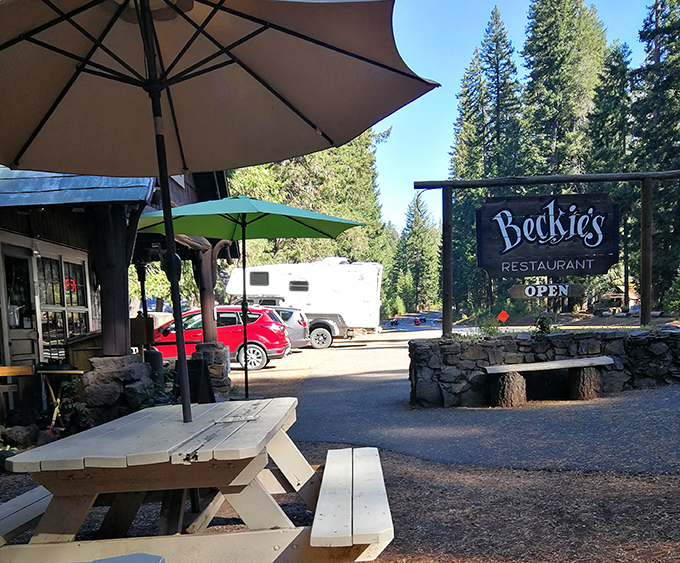 When Oregon weather cooperates, outdoor dining becomes a feast for all senses.