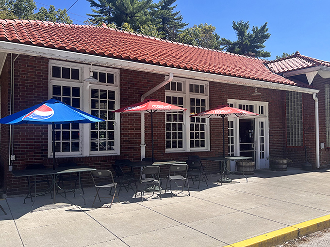 Outdoor seating under cheerful umbrellas&mdash;because sometimes barbecue this good deserves to be enjoyed with a side of fresh Missouri air.