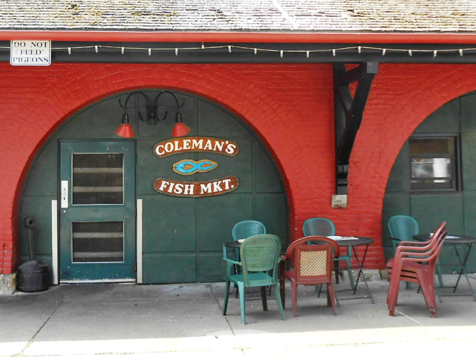 The exterior's humble charm belies the culinary greatness within. Those plastic chairs? Perfect for a post-sandwich moment of silent appreciation.
