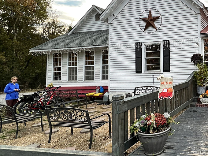 Al fresco seating for those who like their steak with a side of Georgia sunshine.