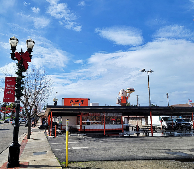 The parking area speaks volumes &ndash; this isn't about seeing and being seen; it's about pulling up, ordering up, and filling up.