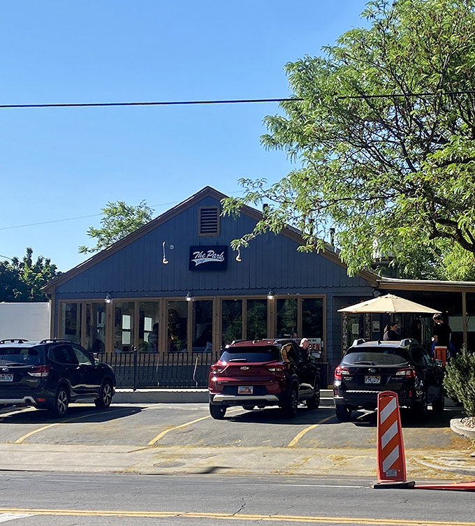 The parking lot tells the story: cars lined up like eager diners themselves, all waiting for their turn at breakfast nirvana.
