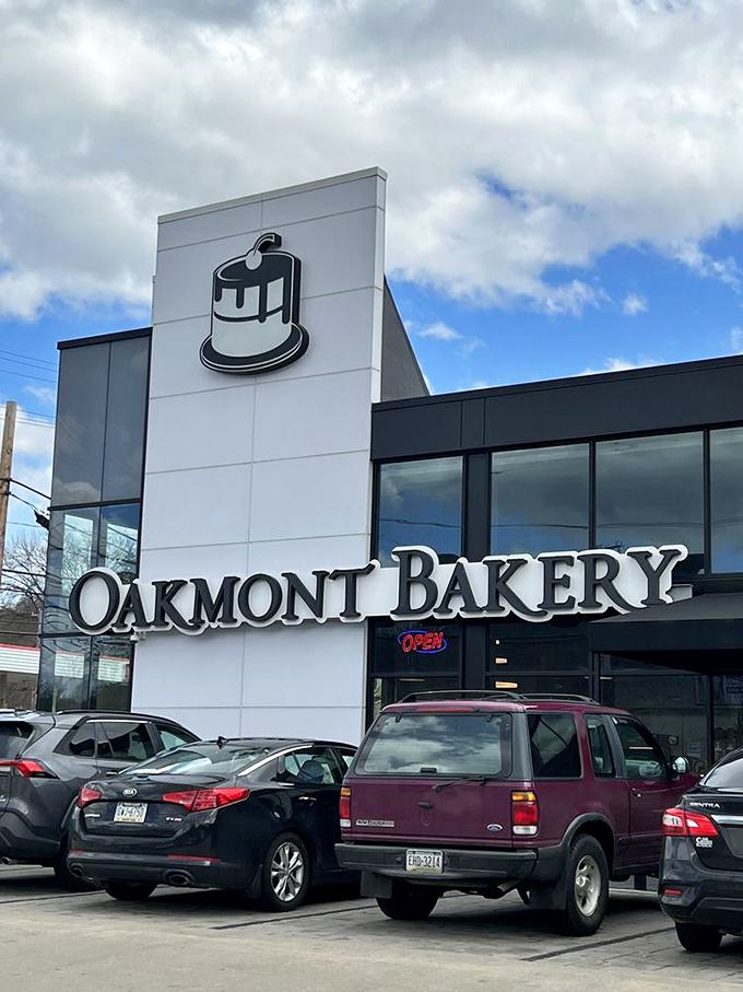 The parking lot tells the true story &ndash; a full house on an ordinary day. When cars line up for pastries, you know you've found something special.