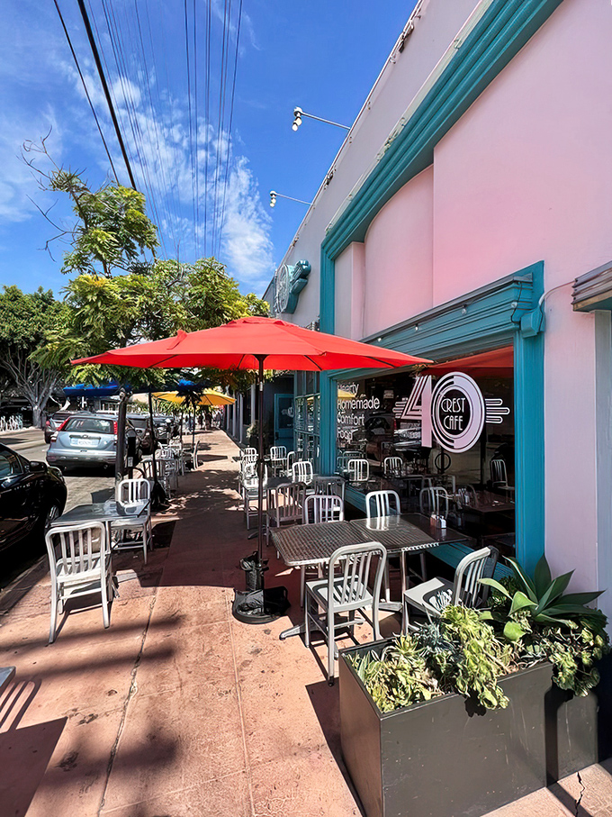 California sunshine and sidewalk dining – name a more iconic duo. The red umbrellas add a touch of European café charm to San Diego.