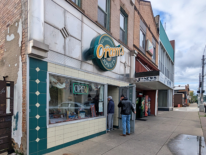 The most optimistic line in Pennsylvania. Unlike at the DMV, everyone here knows the wait will be absolutely worth it.