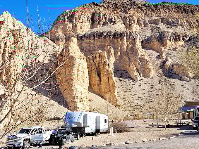 RV camping with a backdrop that puts green-screen technology to shame. Hollywood couldn't design a more perfect setting.