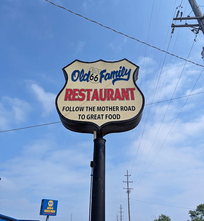"Follow the Mother Road to Great Food"—a sign that promises exactly what it delivers. No false advertising here, just honest roadside hospitality.