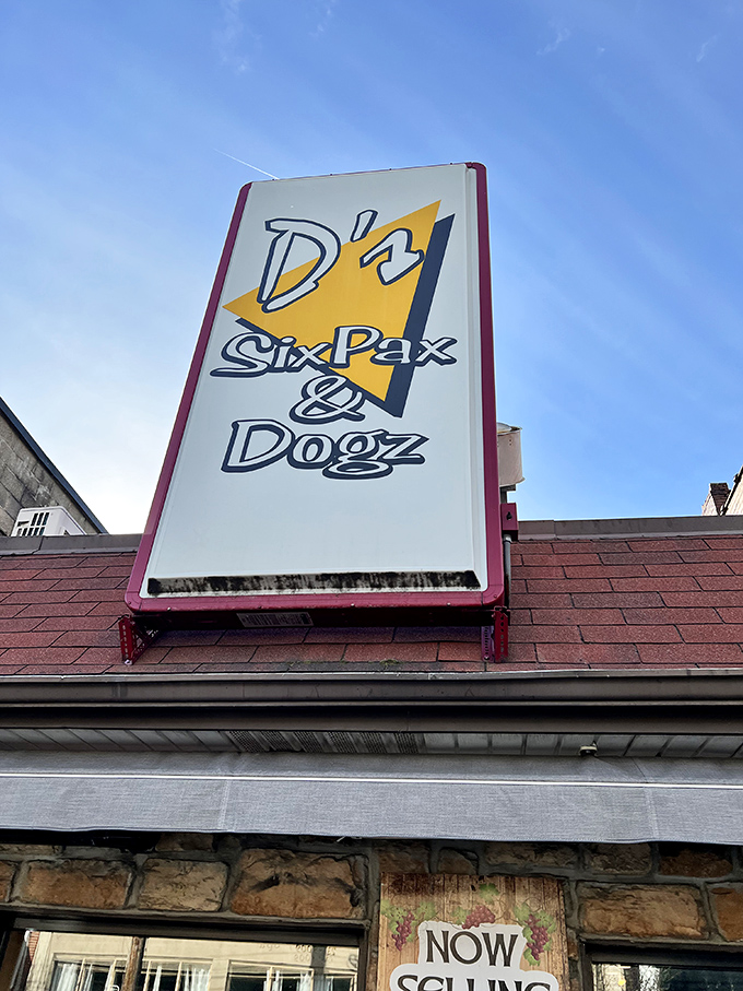 The sign that's launched a thousand road trips. Like a lighthouse guiding hungry travelers to safe, delicious harbor.