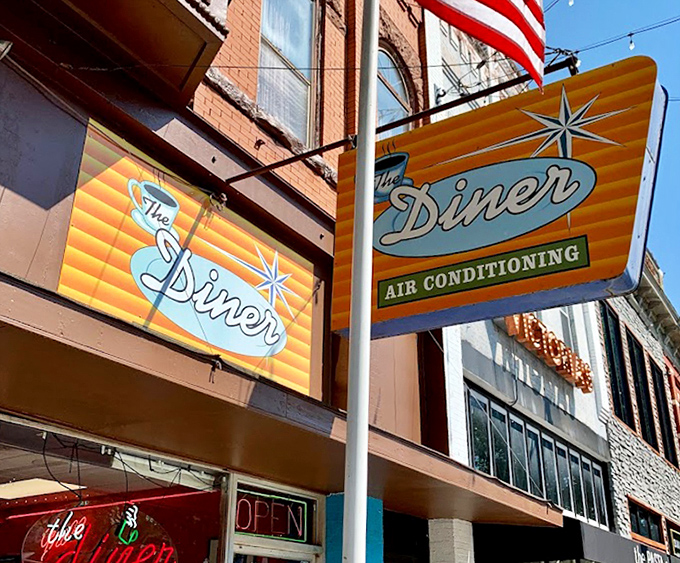 That gleaming retro sign&mdash;a Norman landmark that promises good food and zero pretension.