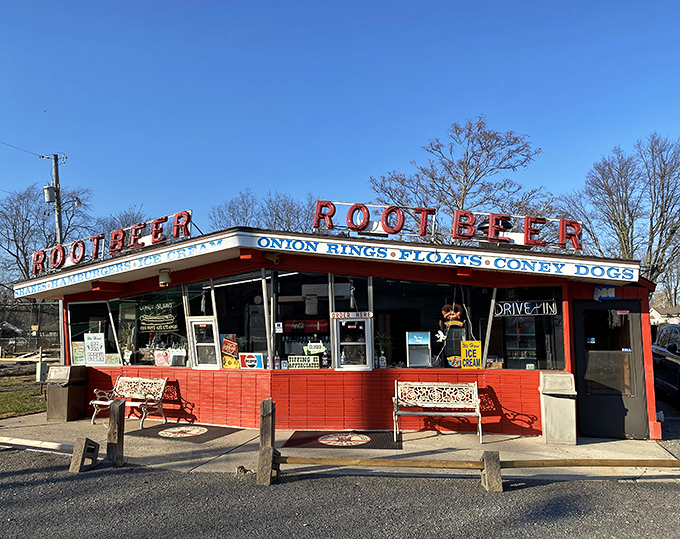 In daylight, the stand reveals its cheerful red exterior—like a cardinal that decided to settle down and serve comfort food.