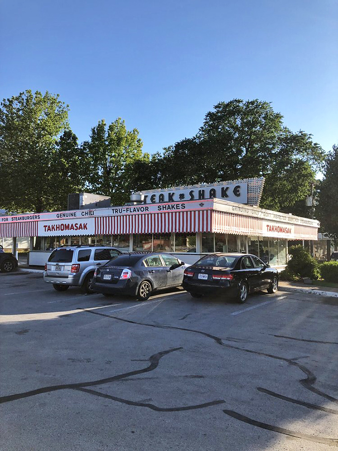 Morning light reveals the diner in all its glory. Some buildings don't just serve food&mdash;they serve tradition.