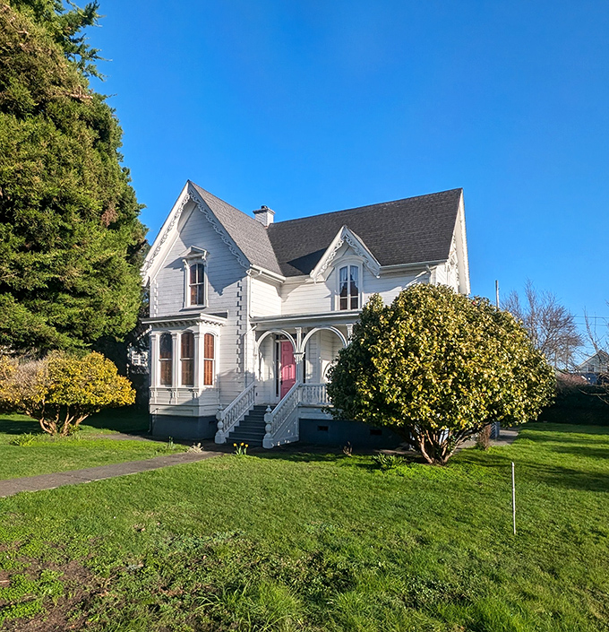This classic white Victorian farmhouse basks in California sunshine, its simple elegance a reminder of the timeless appeal of well-designed spaces.
