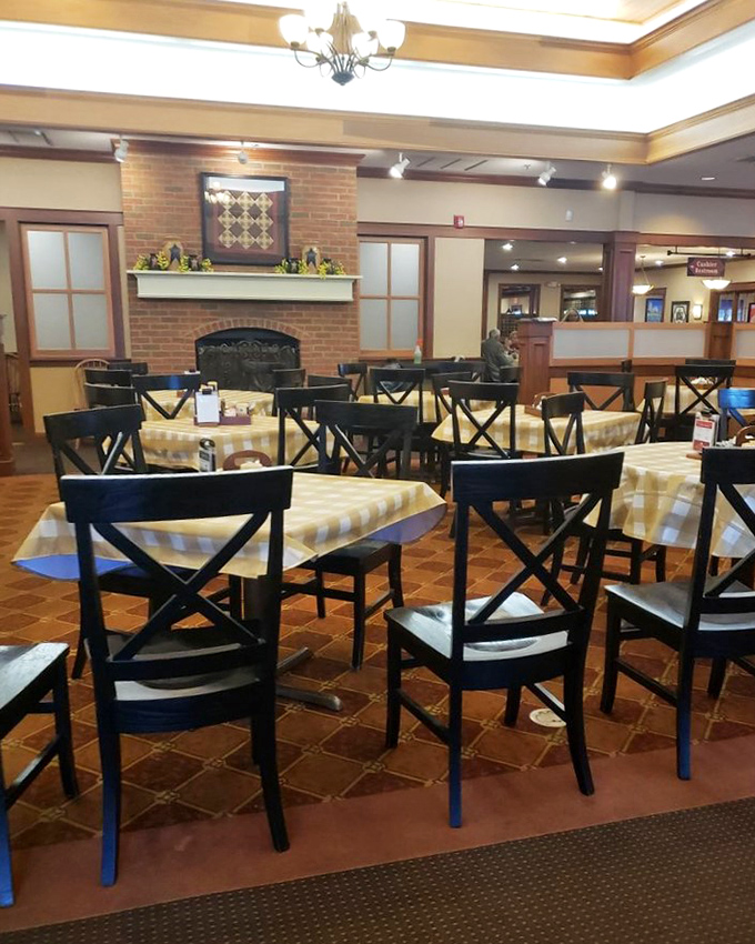 Checkered tablecloths and cross-back chairs create a homey atmosphere where calories don't count and second helpings are practically mandatory.