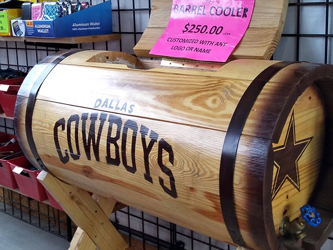 Team spirit in barrel form! This wooden Cowboys cooler combines America's two great passions: football and keeping beverages cold enough to survive the Arizona heat.