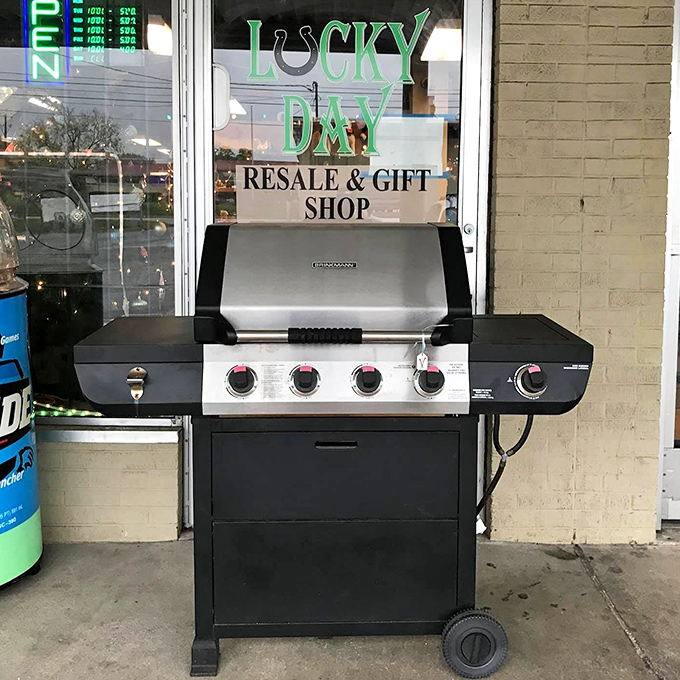 A barely-used grill that screams "impulse purchase from someone who thought they'd become a backyard pitmaster." Their loss, your summer cookouts.