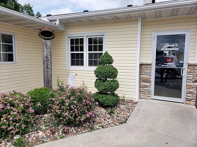 The entrance to comfort food paradise. Those manicured shrubs and welcoming door are the gateway to a belt-loosening experience you won't soon forget.