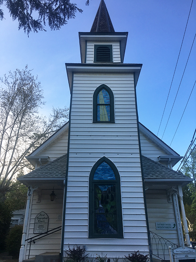 This beautifully designed church stands still in the middle of the town as if it has been there since the 80s.