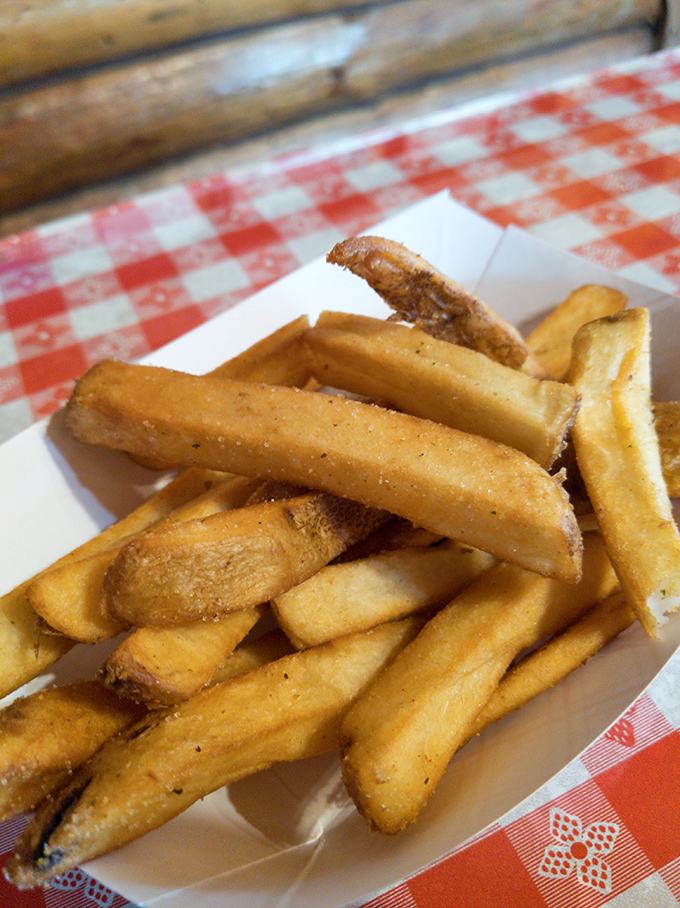 Golden, crispy fries &ndash; the perfect supporting actors in the barbecue drama unfolding on your plate.