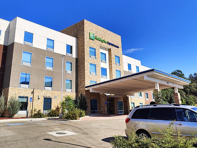 Even chain hotels like Holiday Inn Express offer mountain charm in Oakhurst, providing comfortable lodging for visitors without Manhattan-level room rates.