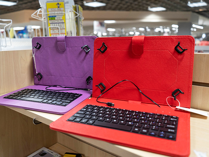 Tech treasures at thrift store prices &ndash; where last year's gadgets find new purpose without emptying your wallet.