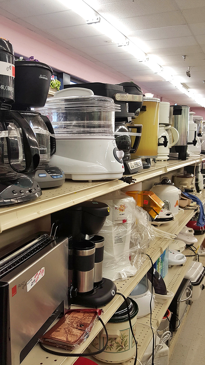 Coffee makers, food processors, slow cookers—oh my! Kitchen appliance heaven for anyone who believes everything deserves a second chance at usefulness.