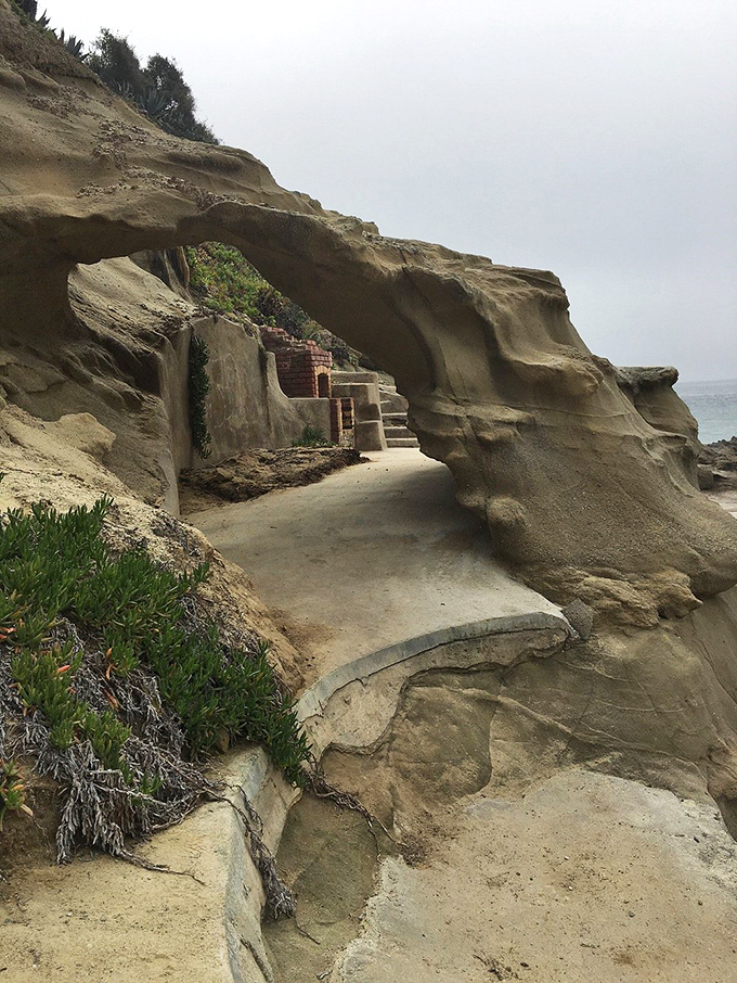 Nature's architecture puts human designs to shame—a sandstone arch that's been perfecting its look for thousands of years.