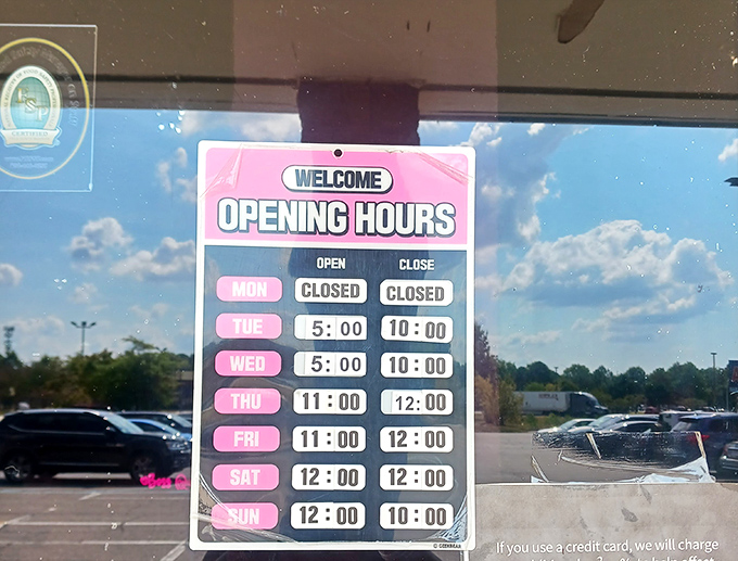 Plan your visit wisely&mdash;these hours tell you when the queens are ready to serve up soul food worth scheduling around.