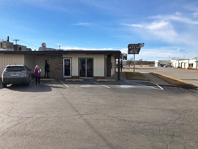 From this humble exterior comes extraordinary food&mdash;proving once again that books and restaurants should never be judged by their covers.