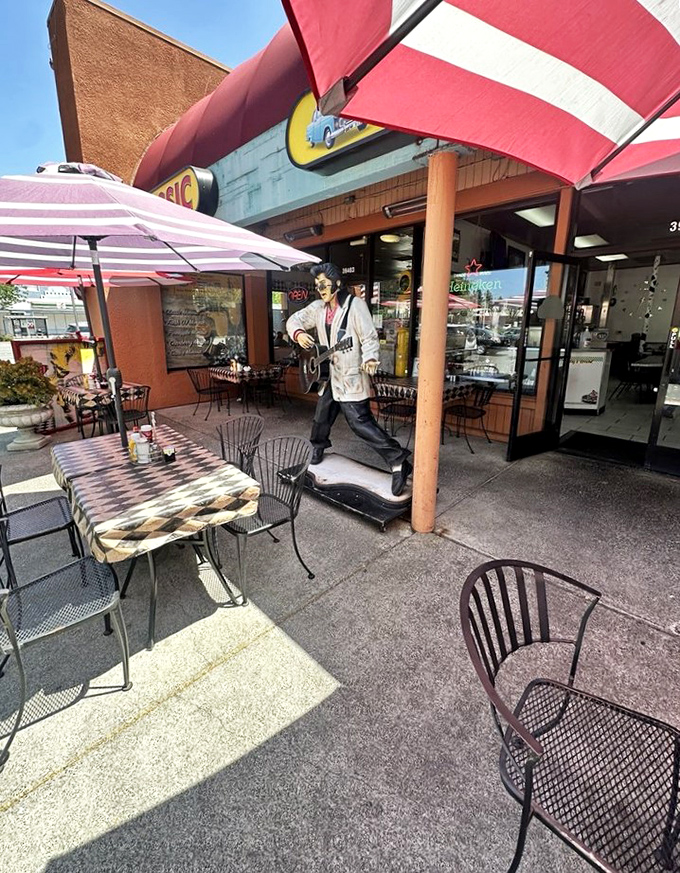 Even Elvis can't resist hanging around outside. The patio offers prime people-watching with your pancakes.
