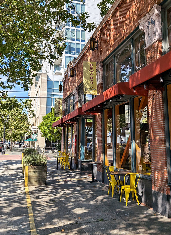 Sidewalk seating for those who can't wait to dig in or who need to contemplate their next barbecue move in the fresh air.