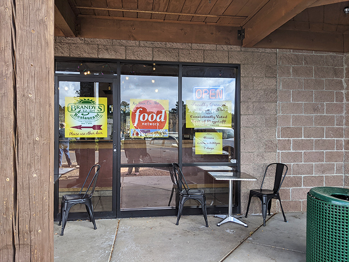 Even the outdoor seating says "come as you are" – a Food Network-approved pitstop for Flagstaff explorers.