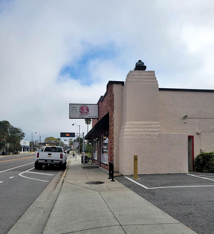 Unassuming from the outside, extraordinary on the inside – Ruthy's Kozy Kitchen proves that breakfast greatness doesn't require fancy architecture.