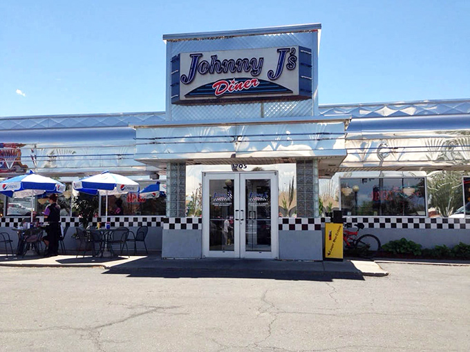 The outdoor seating area offers fresh air with your fresh food&mdash;Wyoming's big sky providing the perfect ceiling for culinary contentment.