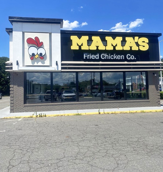Mama's exterior stands ready to welcome hungry travelers. That cartoon chicken might as well be waving you in from the highway.