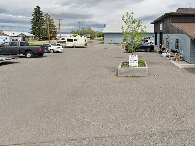 The parking lot &ndash; where treasure hunters arrive with empty trunks and leave with carloads of "I can't believe I found this!"