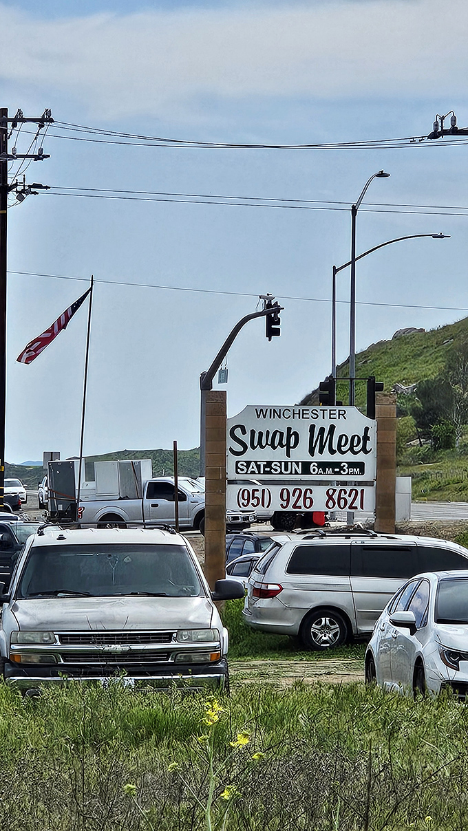 The iconic sign beckons weekend warriors with its simple promise: treasures await Saturday and Sunday, 6am-3pm. The hunt begins here.