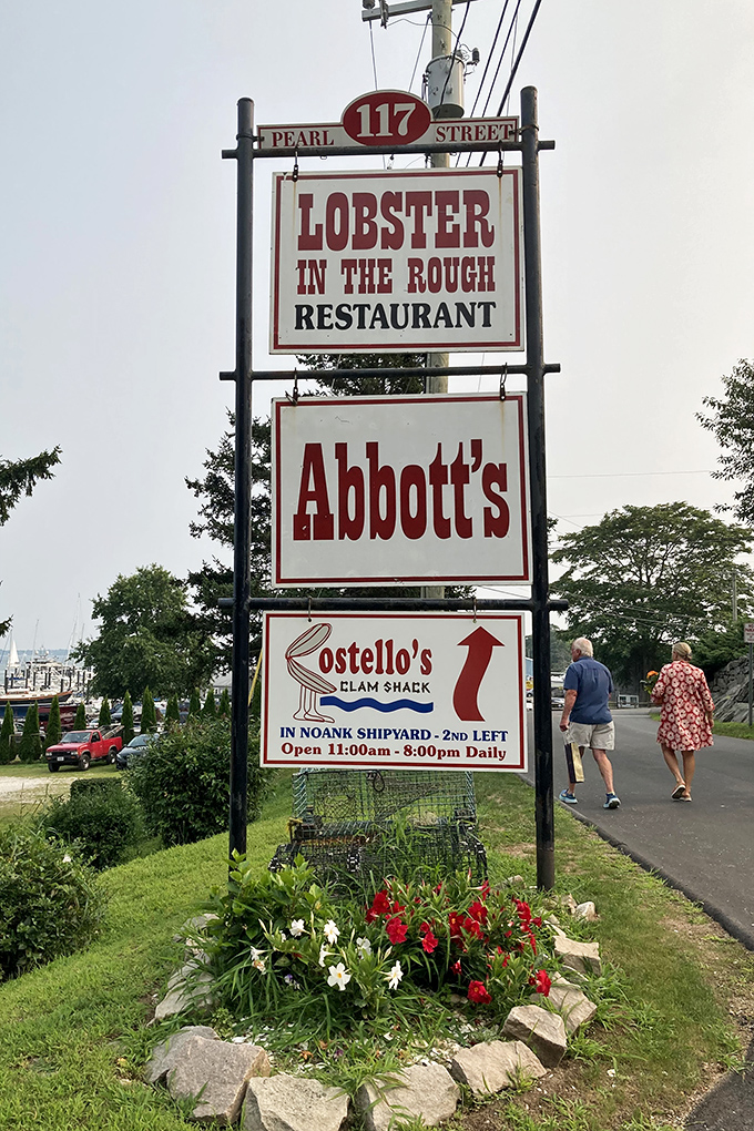 Abbott's street sign doesn't need fancy graphics or neon lights&mdash;when you're serving seafood this good, simplicity is the ultimate sophistication.