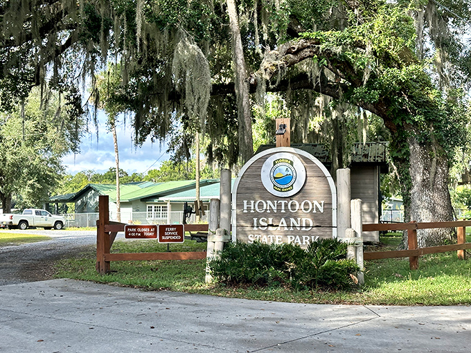 Corner location on Defenbaugh Street makes Hawg Heaven easy to find but hard to leave. The flying pig beckons hungry travelers from miles around.