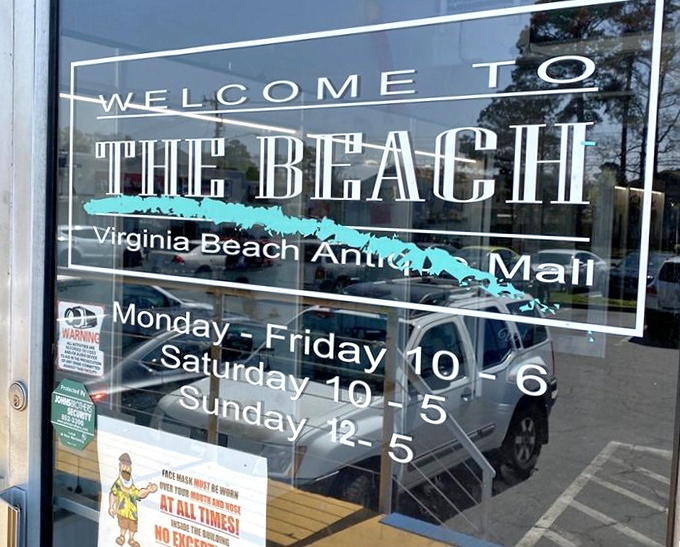 The welcoming entrance sign promises treasure-hunting hours six days a week &ndash; your schedule has no excuse not to accommodate a serious browsing session.